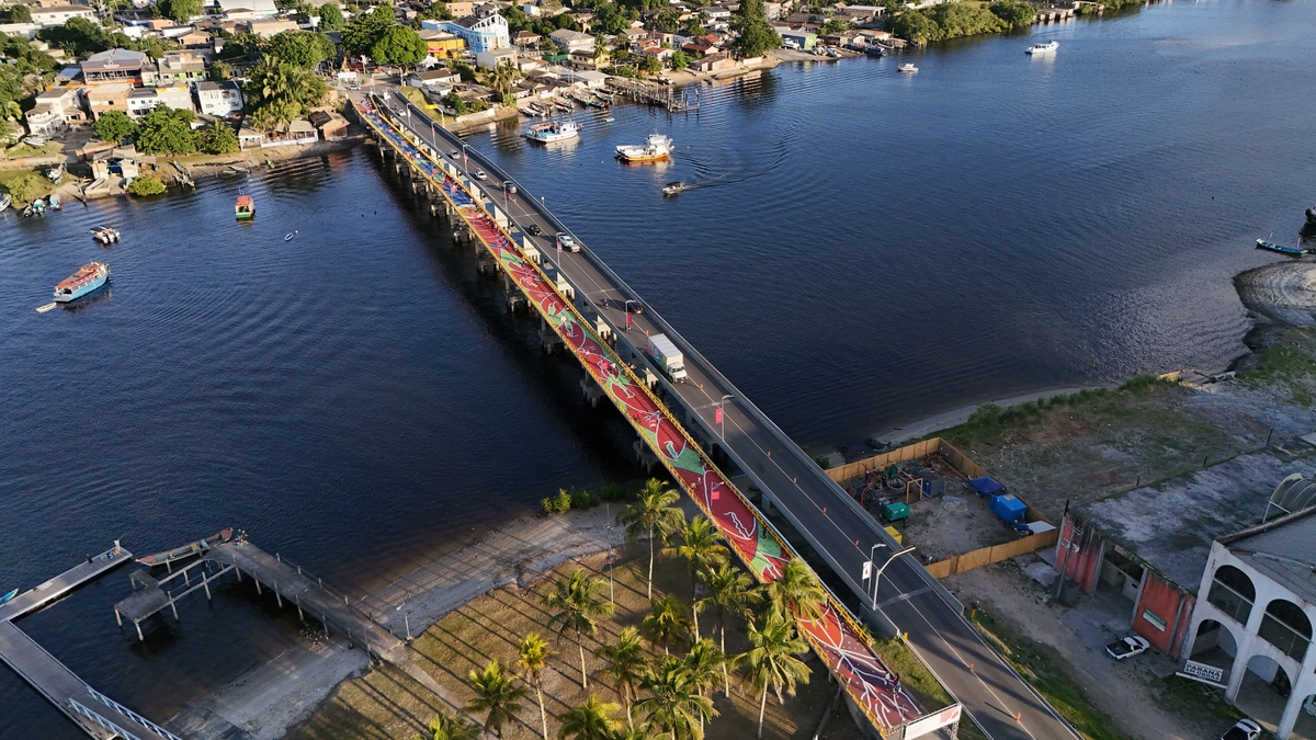 The walkway on Valadares Island, in Paranaguá, is the most colorful in ...