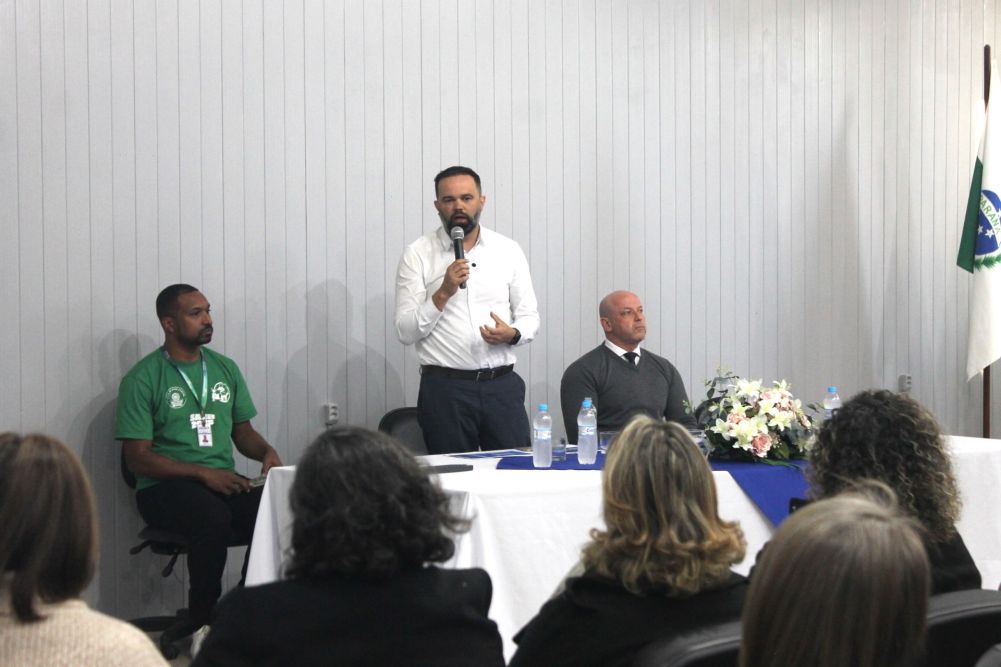Secretário estadual de Educação visita Paranaguá e destaca ...
