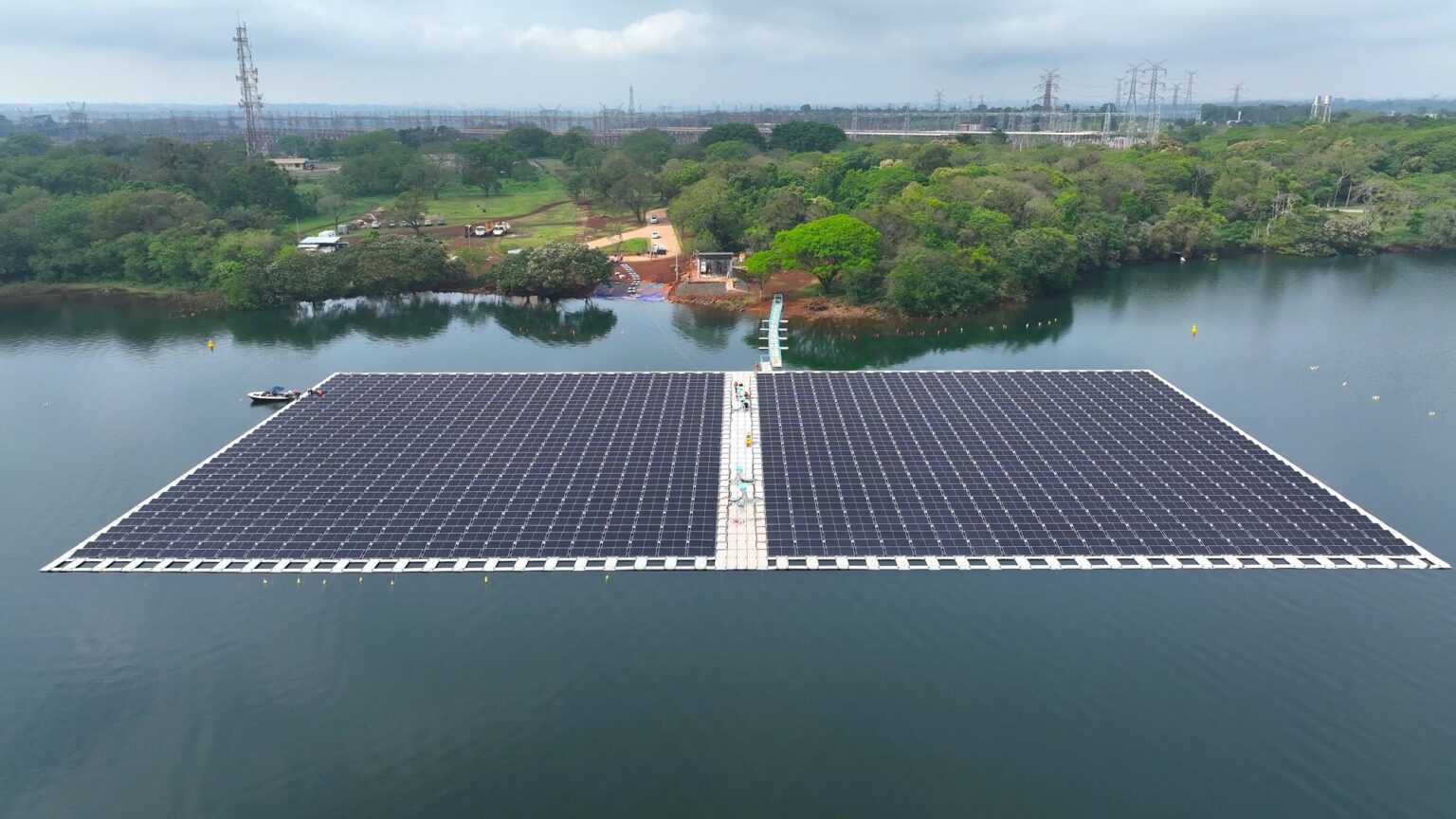 Itaipu completes first phase of assembly of floating solar power plant