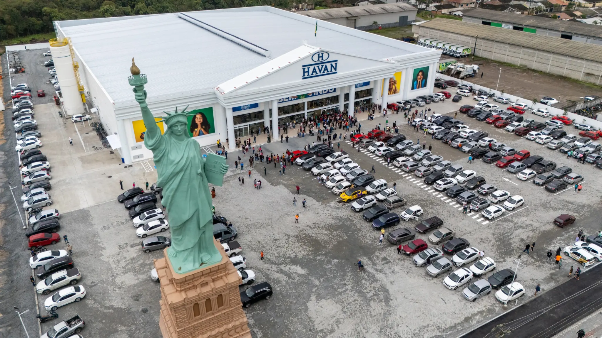 Nova mega loja da Havan é inaugurada em Paranaguá com investimento de R ...