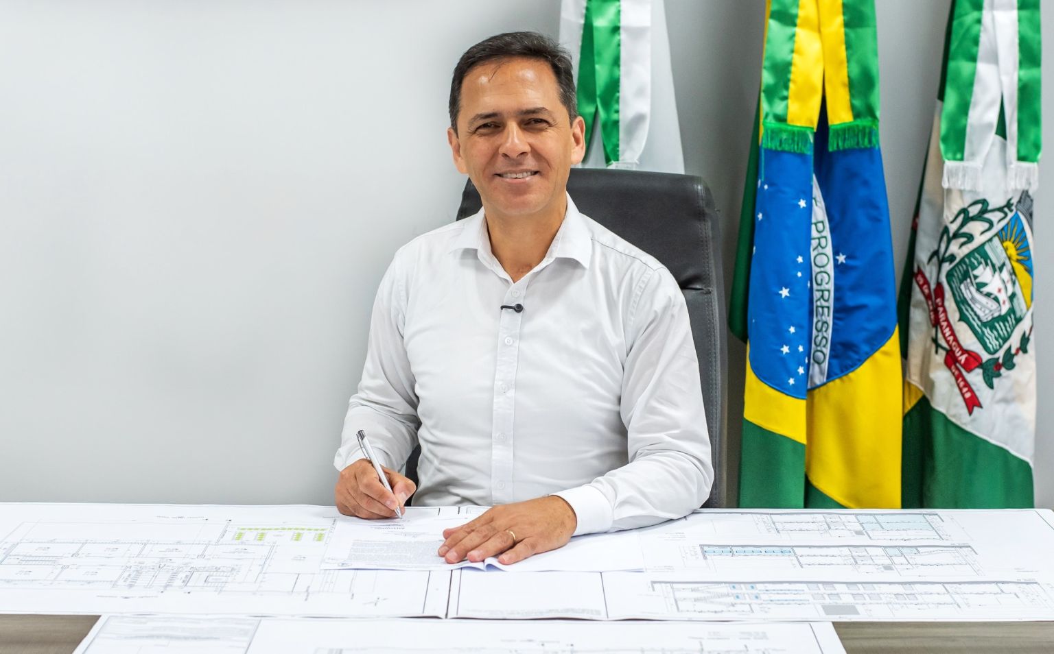 Mayor Adriano Ramos initiates the process for the construction of the ...