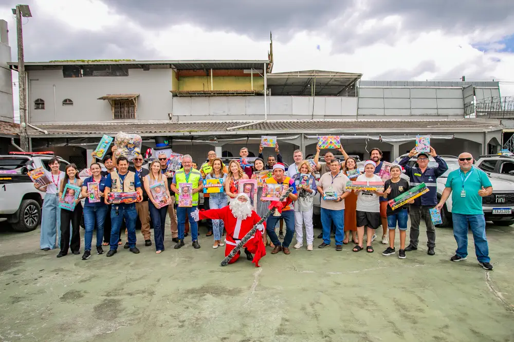 Natal Solidário da Portos do Paraná entrega brinquedos arrecadados pela ...