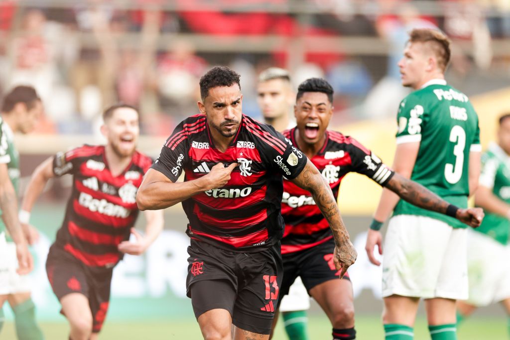 É TETRA: Flamengo vence Palmeiras e conquista a Libertadores de 2025