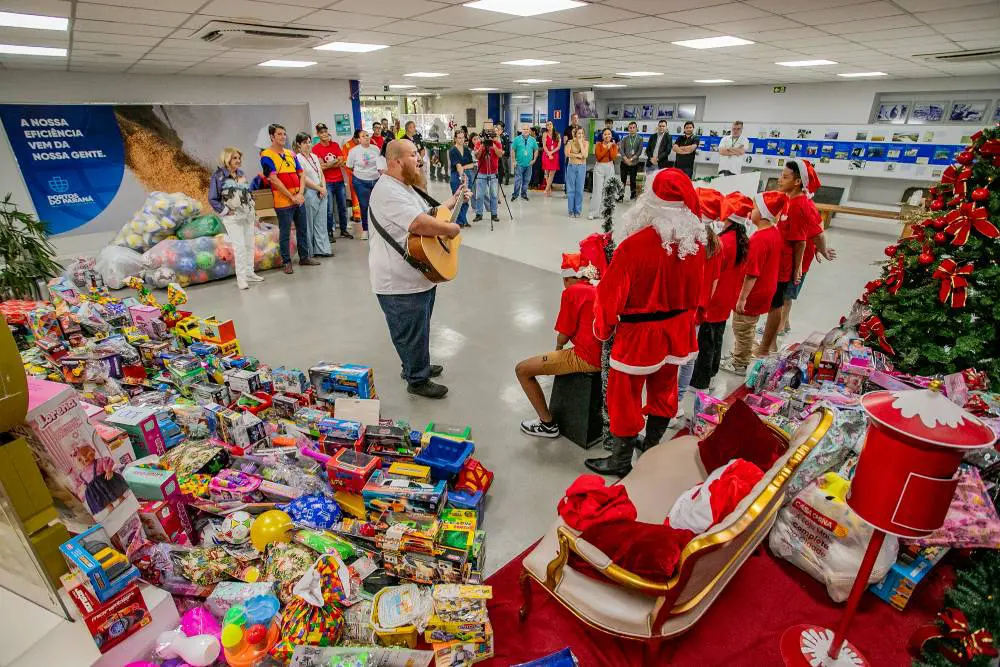 Natal Solidário da Portos do Paraná entrega brinquedos arrecadados pela ...