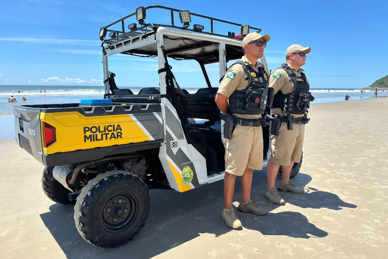 Patrol vehicles on the beach reinforce the PMPR's (Military Police of ...